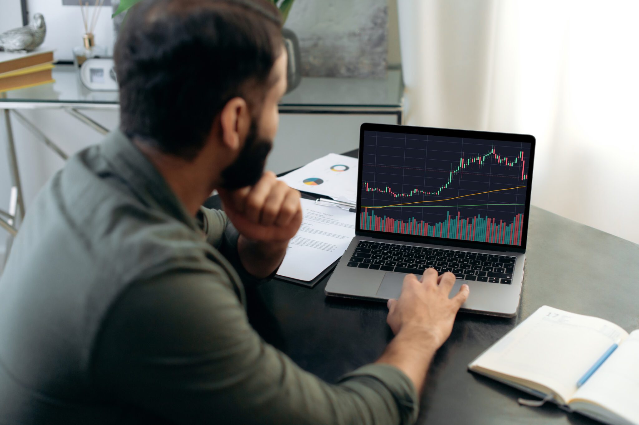 Investor Aktif dan Pasif: Tipe yang Manakah Kamu? | HSB Investasi Investor Aktif dan Pasif: Tipe yang Manakah Kamu? | HSB Investasi