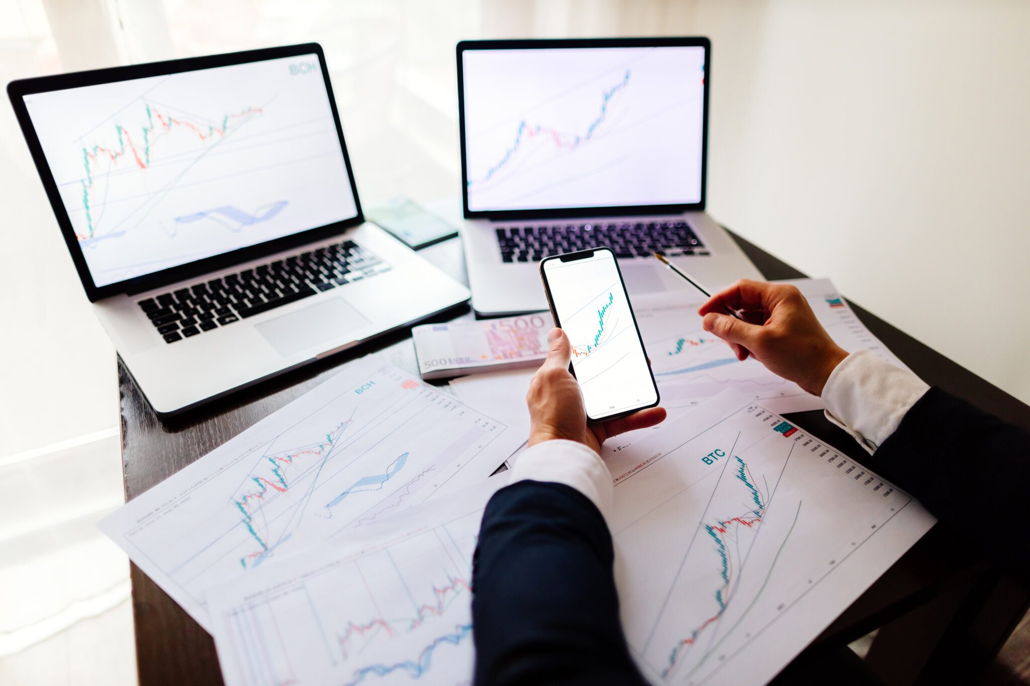 Mengenal Strategi Follow The Trend Dalam Gaya Trading | HSB Investasi